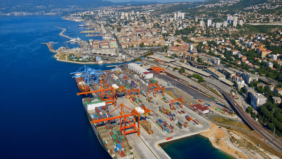 Nel 2025 Rijeka aprirà un nuovo terminal container per mega-ships ...