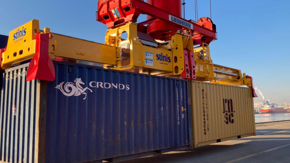TCR Ravenna arma le sue gru di spreader Stinis | Ship2Shore