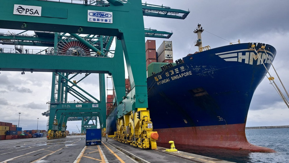 Hyundai Merchant Marine's new FIM service arrived in Genova Pra ...